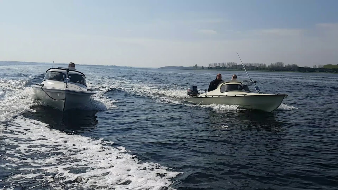 Mopa både i fri leg på Roskilde Fjord - YouTube