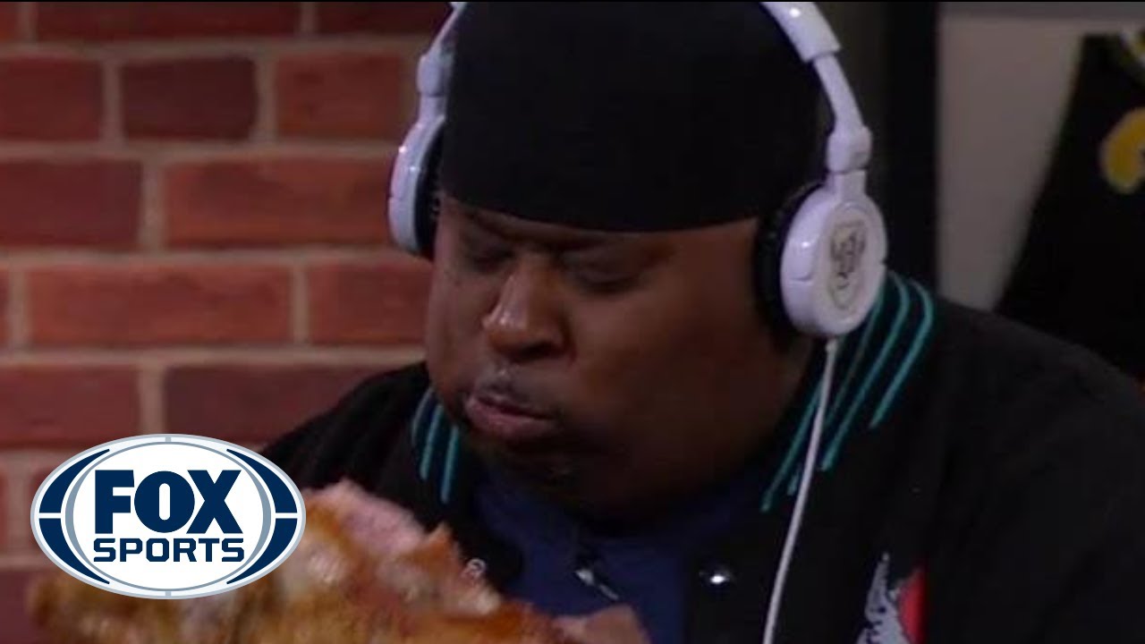 Turkey Eating Competition on Crowd Goes Wild - YouTube