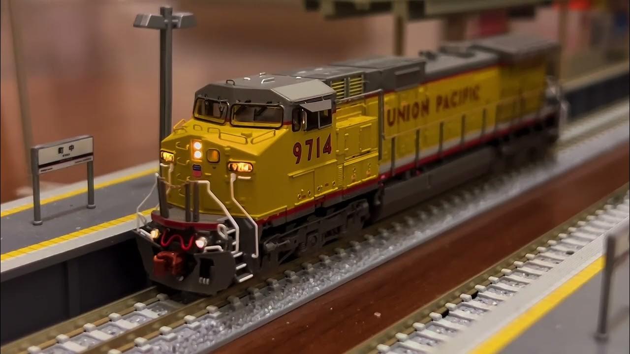Scaletrains N規 美國UP 柴油車頭 C44-9W - YouTube