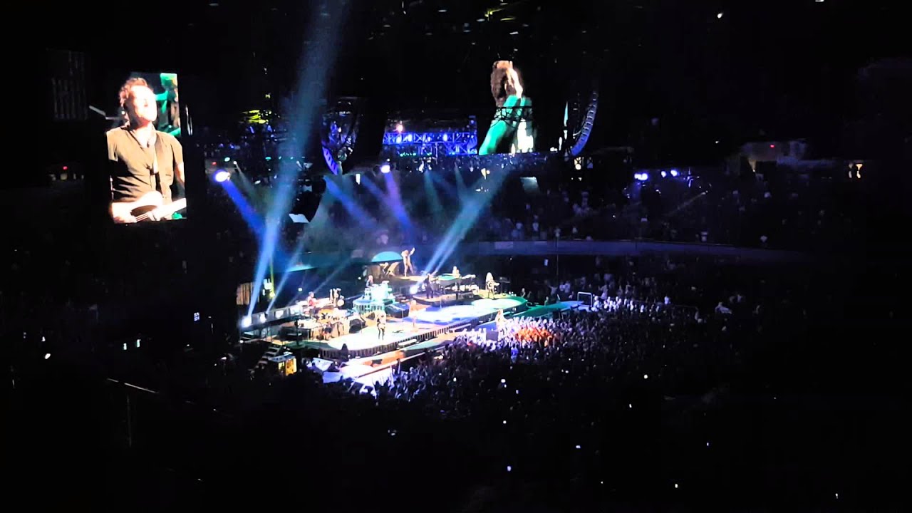Bruce Springsteen and the E Street Band - LA Coliseum - YouTube