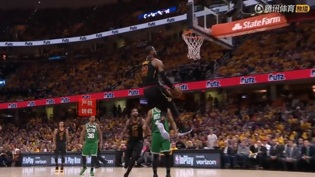 LeBron James Shocks The Entire Cavs Crowd With Unreal Reverse Windmill ...