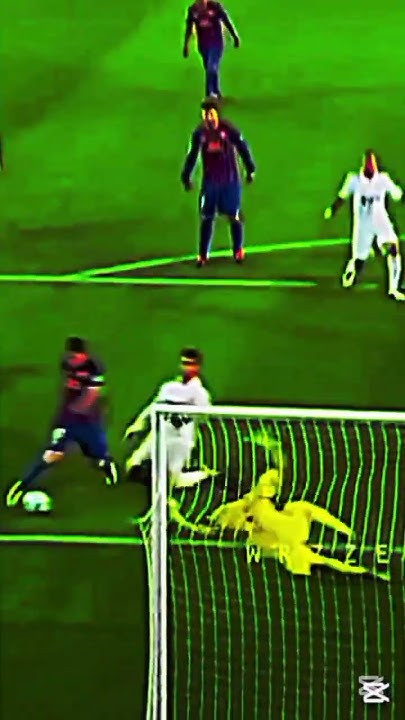 Messi VS Ronaldo 1v1 legends crash🤯⚽️#football#ronaldo#messi#1v1#viral#shorts#goats - YouTube