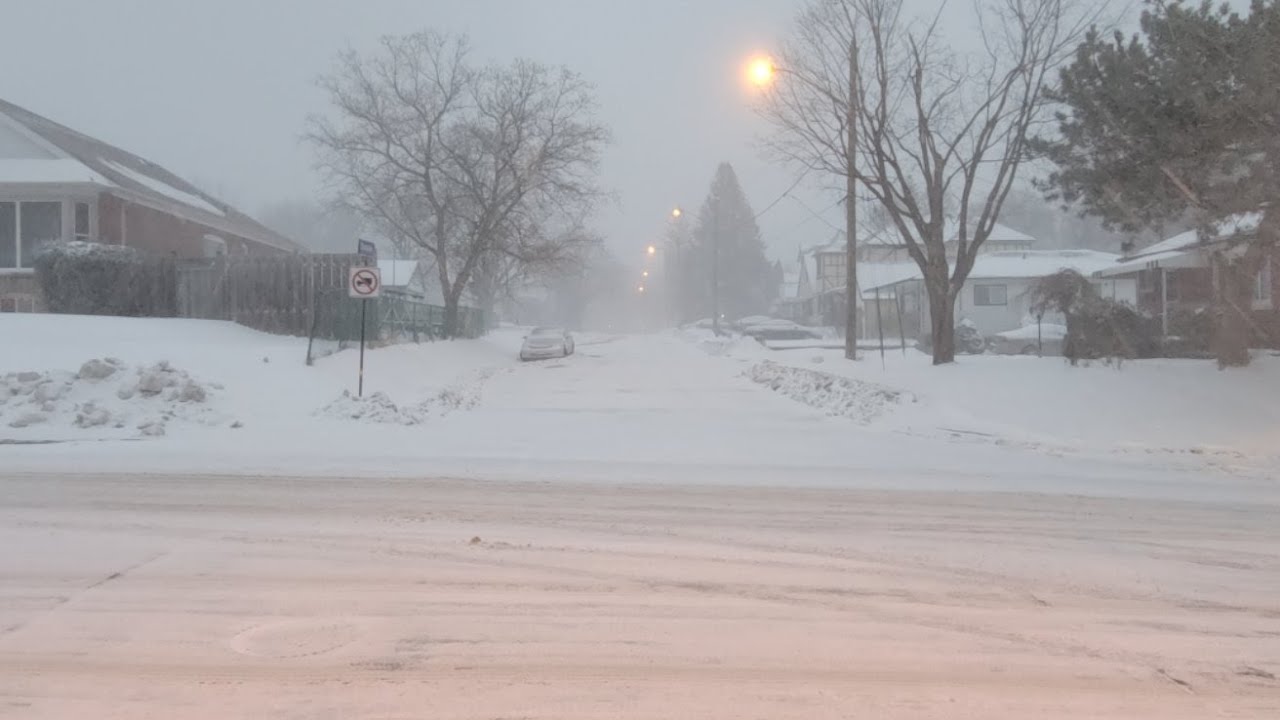 Heavy Snowfall In Toronto Today - YouTube