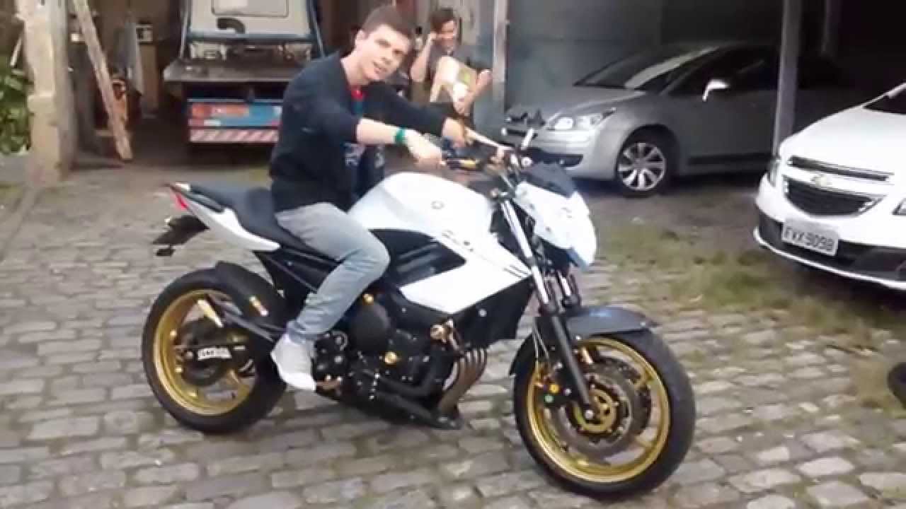 XJ6 WHITE AND GOLD DO ALN1001 CORTE DE GIRO - YouTube