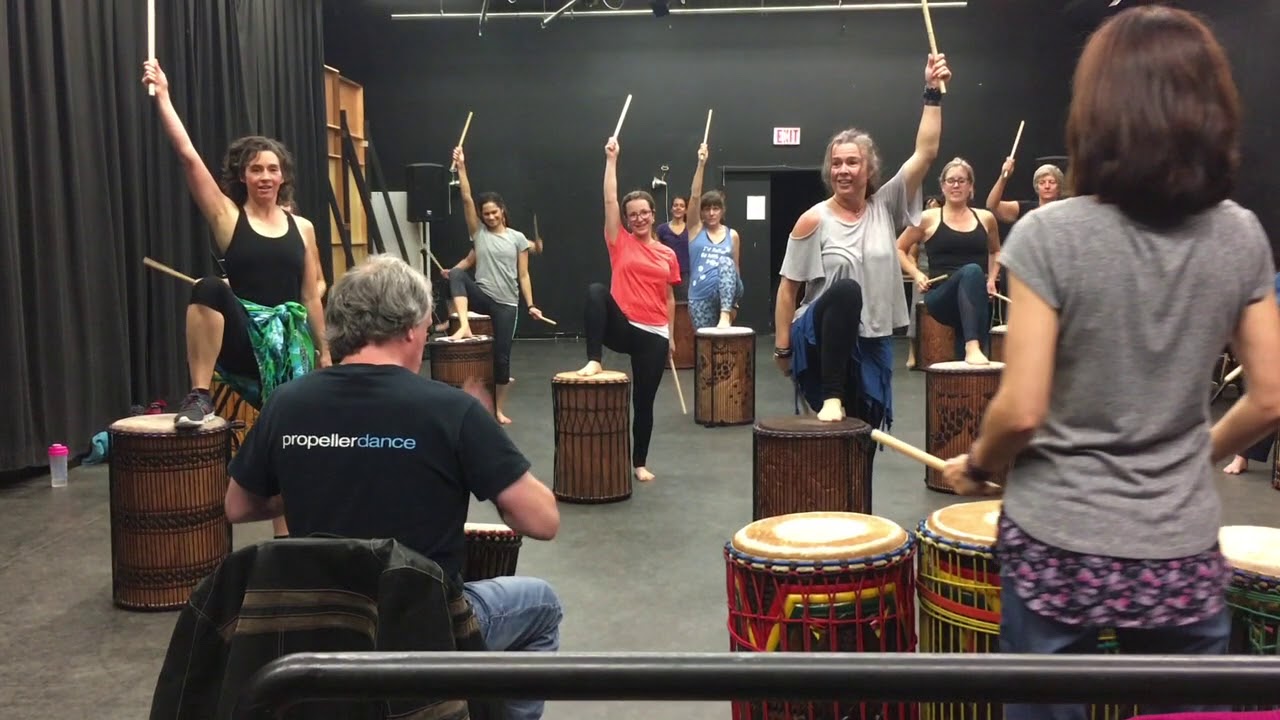 Dundun dance Sinte/Dibon avec Catherine Veilleux - YouTube