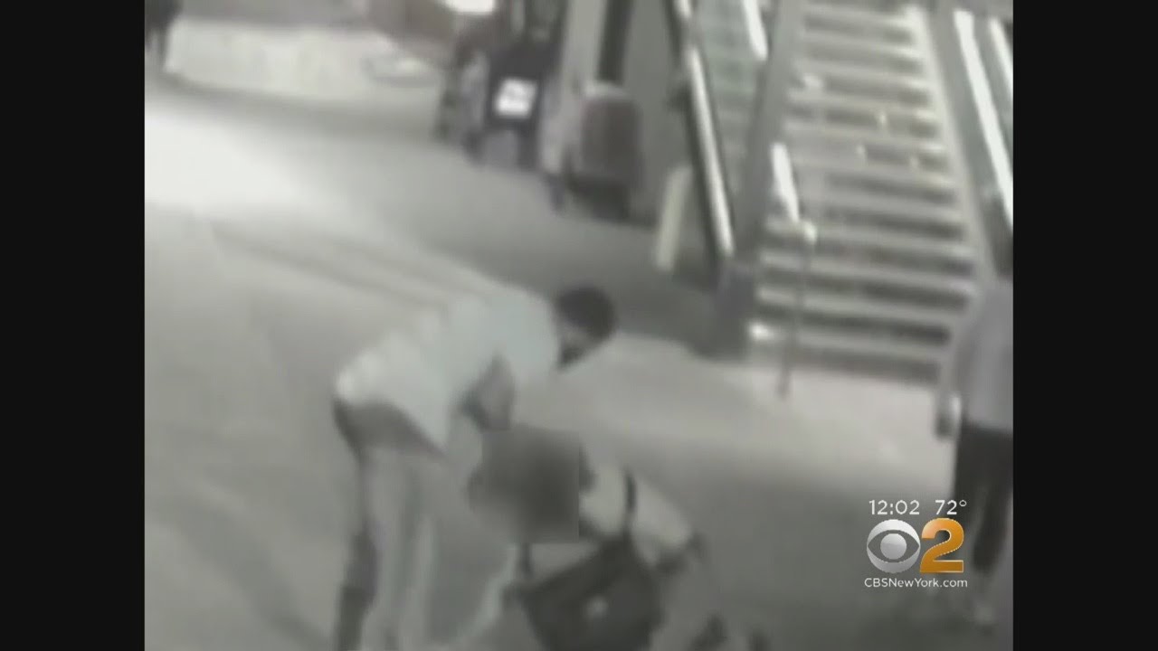 Bronx Subway Mugging Caught On Camera - YouTube