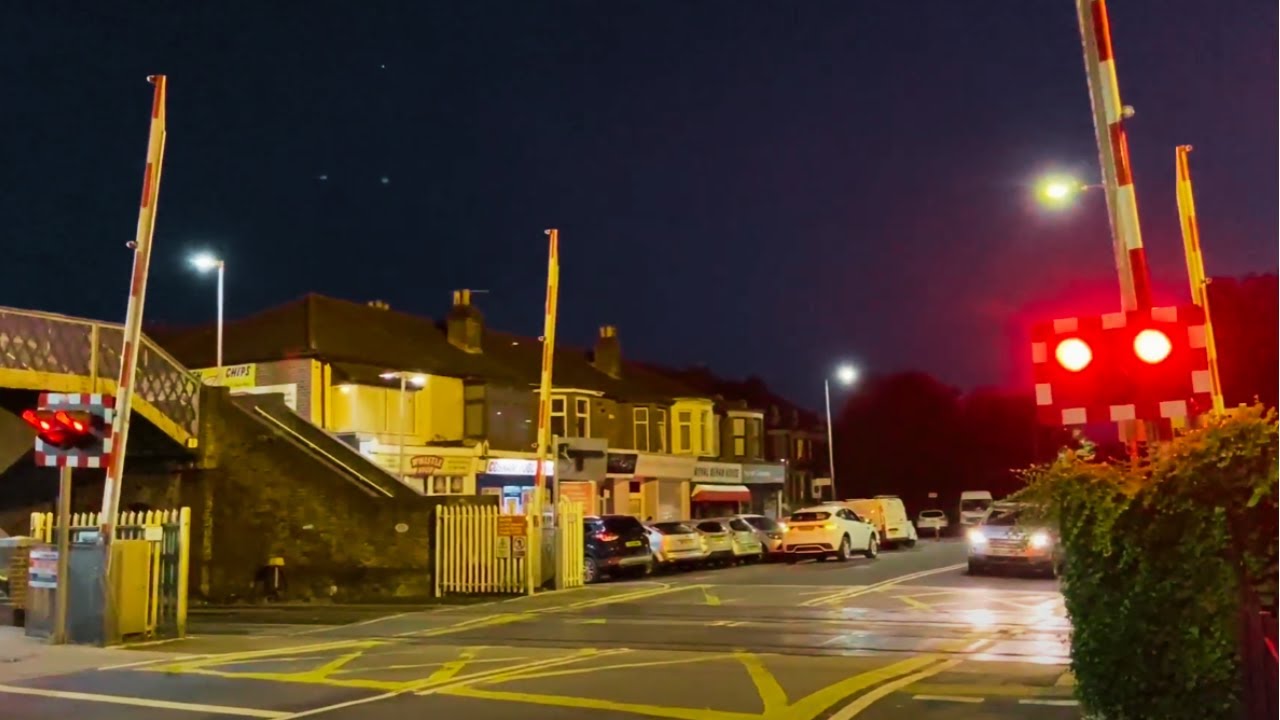 Cosham Level Crossing, Hampshire - YouTube