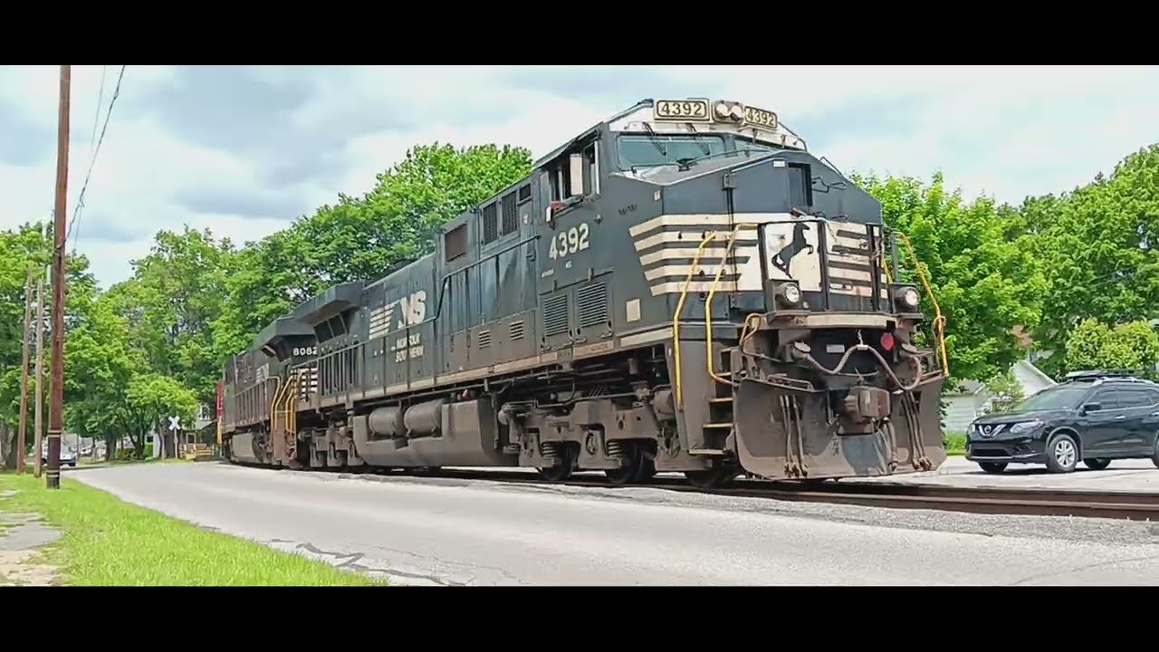 NS train "Shave and a Haircut" (June 1, 2025) - YouTube