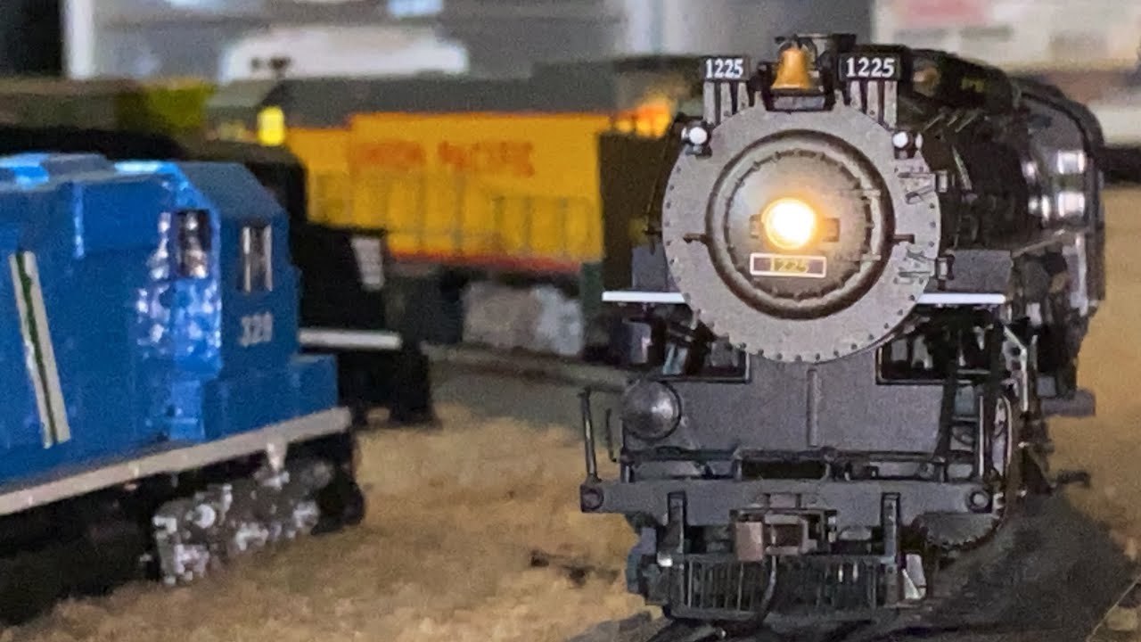 Pere Marquette 1225 Ho scale backing up - YouTube