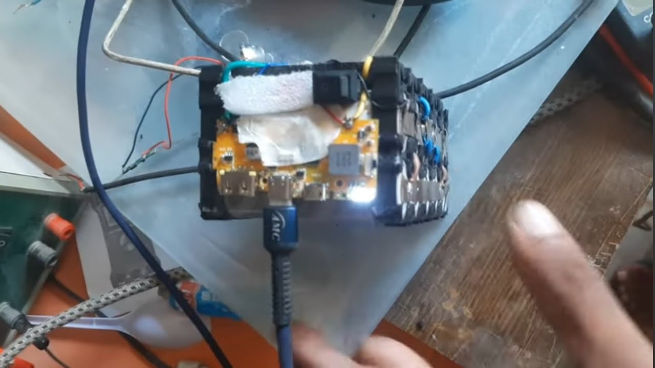 Diy emergency LED Flashlight with fast charging Power Bank - YouTube