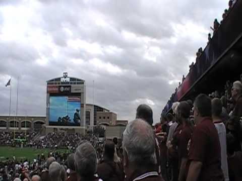 VMM-161 flyover at Kyle Field.mp4 - YouTube