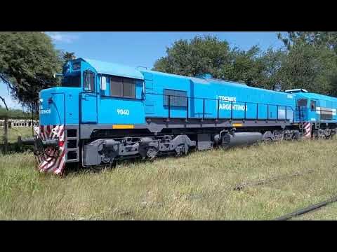 TRENES ARGENTINOS HACIENDO EL RETIRO DE LA LOC.EMD GT22 Nº9040 DE MATERFER - YouTube