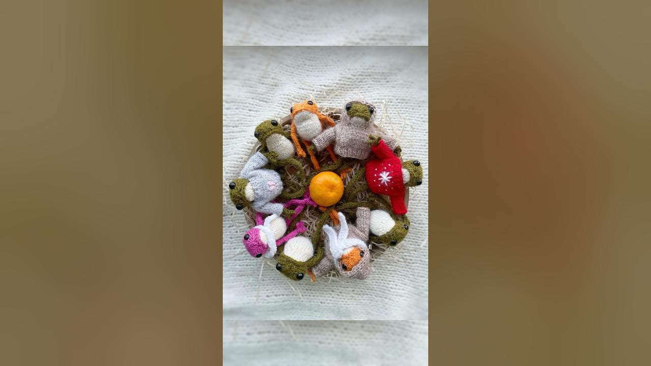 Вязаные лягушки спицами по описанию Клэр Гарланд #игрушкимпицами # ...