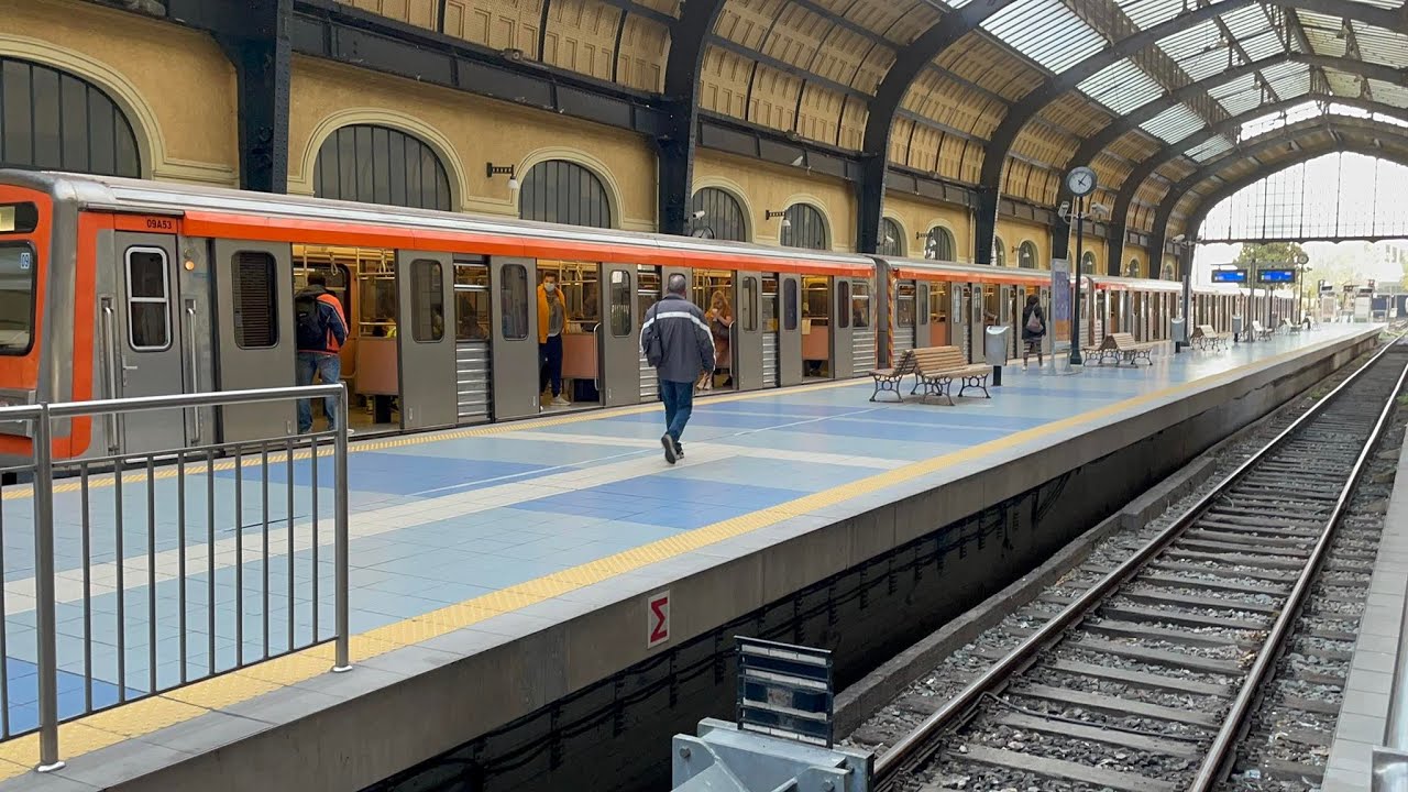 Συρμός Alstom Siemens 1ης γενιας/ Metro στο σταθμό του Ηλεκτρικού στον ...