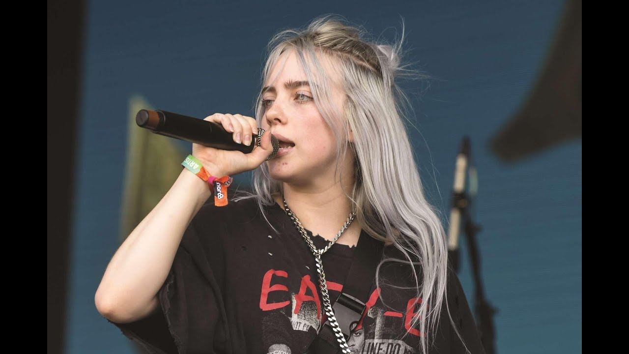 Top 6 Singers Crying While Performing (Part 1) - YouTube