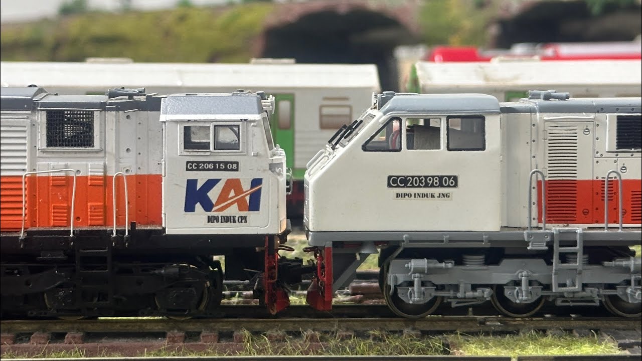 Proses Langsiran double traksi Kereta api CC203 & CC206 Rangkaian ...