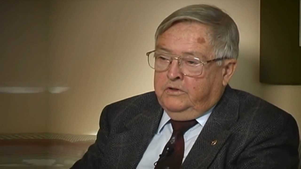 UFO in the Shape of a Ball of Light : Dr. Steven Greer Witness - YouTube