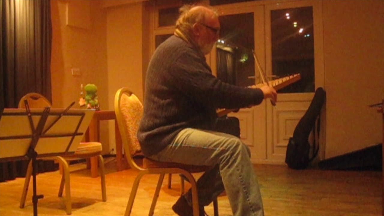 'Draper's maggot' Mike Billington plays the Bowed psaltery - YouTube