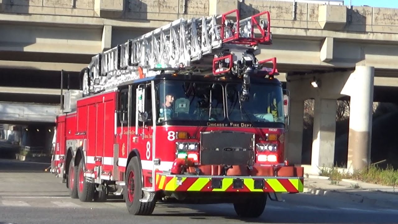 Chicago Fire Department Aerial Tower 8 Responding - YouTube
