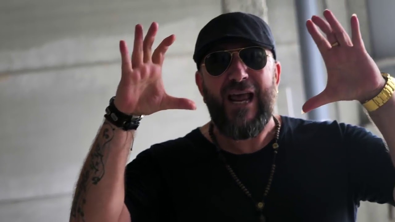 El Suso Anclado en el pasado Videoclip Oficialyoutube com - YouTube Music