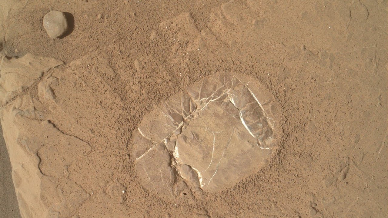 Curiosity MARS Rover Captured these Interesting Images on MARS During ...