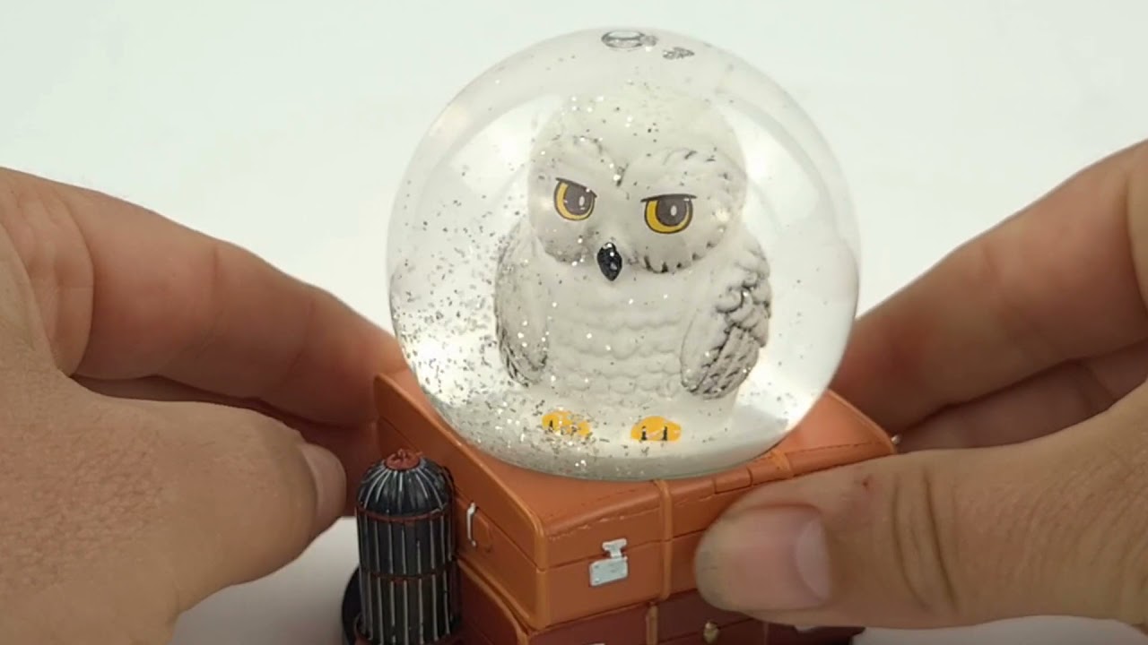 Harry Potter Hedwig Snow Globe - YouTube