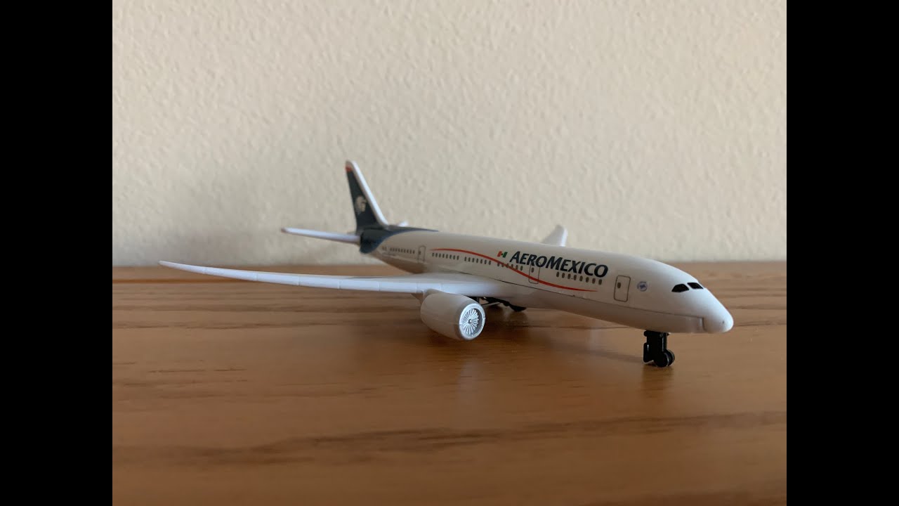 Toy AeroMexico Boeing 787-8 Dreamliner Unboxing and Review | ITV2 - YouTube