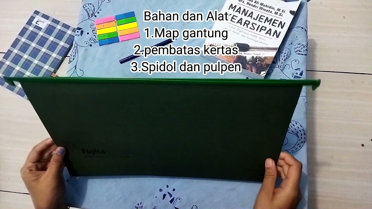 Pemberian kode klasifikasi arsip pada map gantung - YouTube