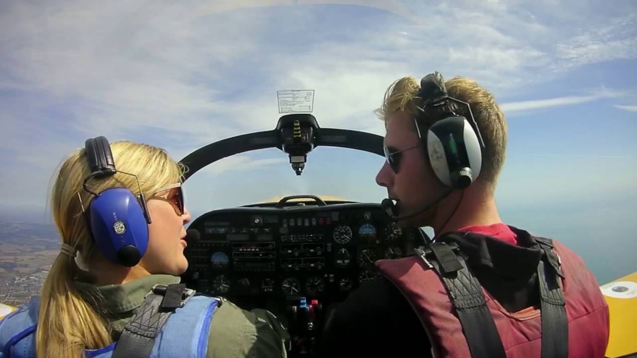 wingover and a loop - YouTube