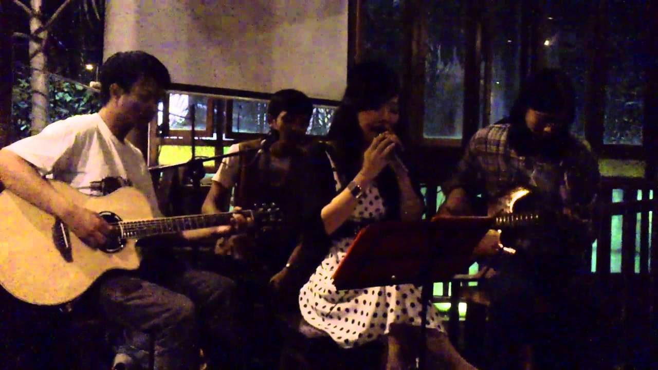 batara akustik band - cintaku (chrisye) live in lumboeng cafe (cover ...