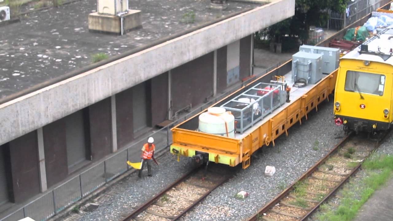 港鐵 G16 柴油機車 56 號 & 58 號 在紅磡貨場調車 - YouTube