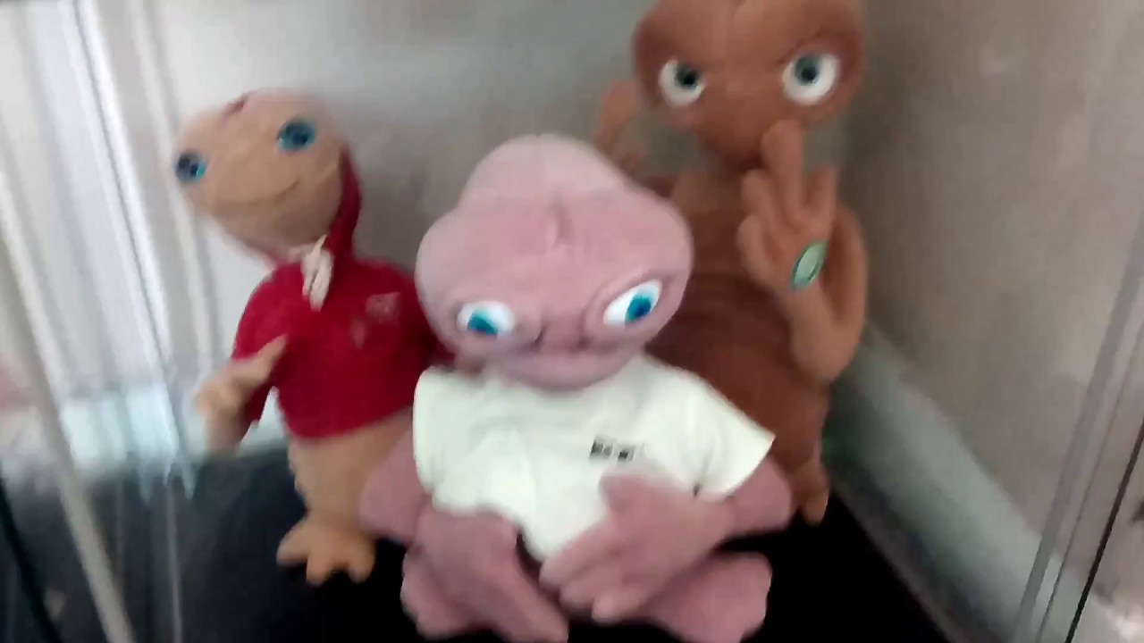 E.T Extra Terrestrial figures props and vintage toy collection - YouTube