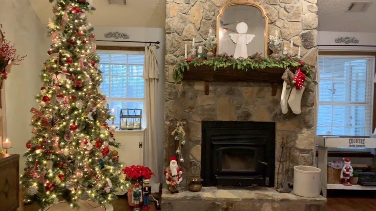 Christmas Home Tour : Let's Tour This Cozy Christmas Home Full of ...