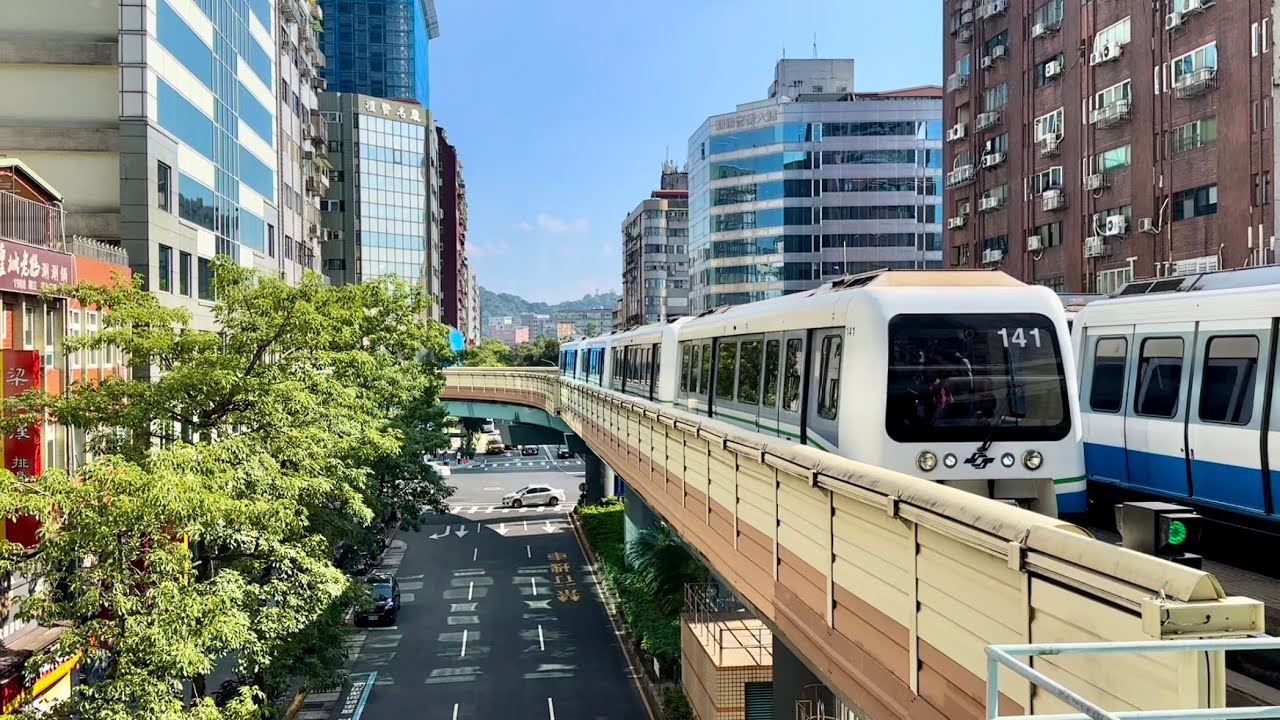 台北捷運 文湖線 龐巴迪INNOVIA APM 256 / BT370型電聯車 科技大樓進站 / VAL256型電聯車 科技大樓離站 ...