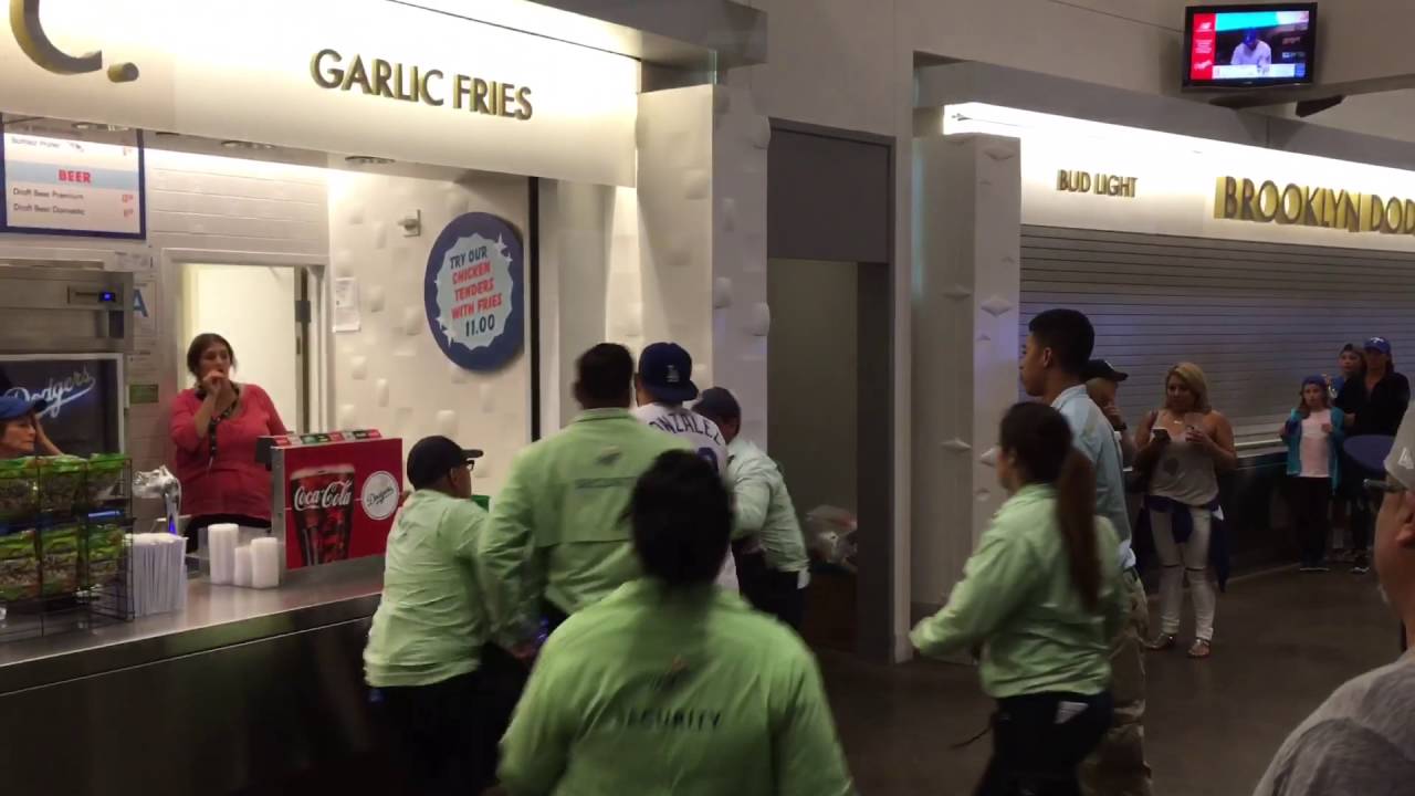 Fight at @Dodger stadium during the Chicago Cubs game | 08-26-16 - YouTube