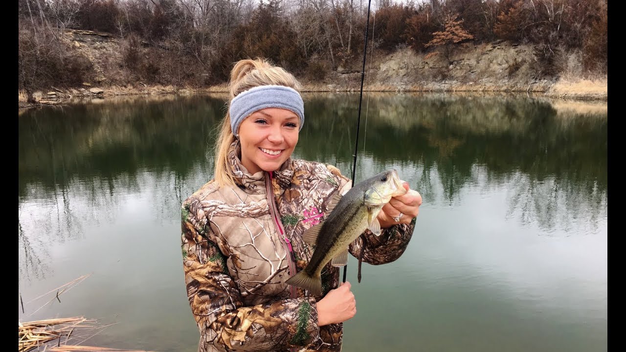 Husband VS Wife Fishing Challenge!! Neko Rig vs Shaky Head - YouTube
