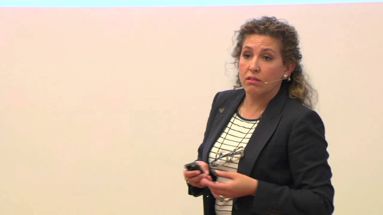 Dra. María Saiz-Santos, Directora del Postgrado en Emprendimiento y ...