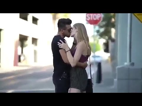 Kissing Prank Public | Di pinggir Jalan Raya