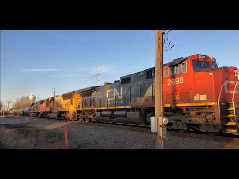 4/1/2022 IC 2698, UP 4951, CN 2288 CNSB @TrainswithAndy - YouTube