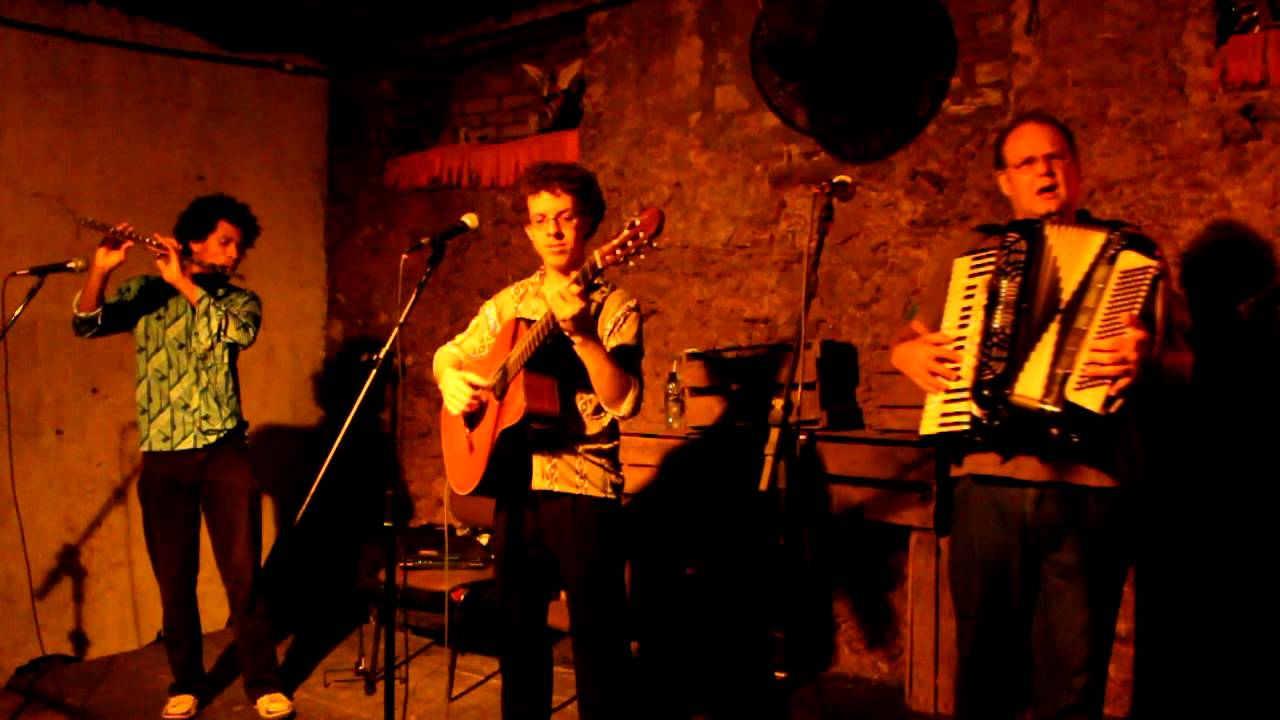 Caramuela - Forró da Baronesa (abril/2013) - YouTube