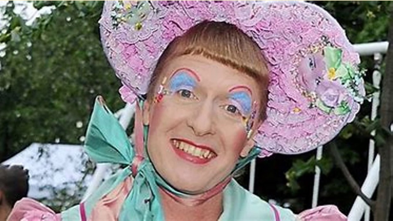 The Life and Art of Grayson Perry - YouTube