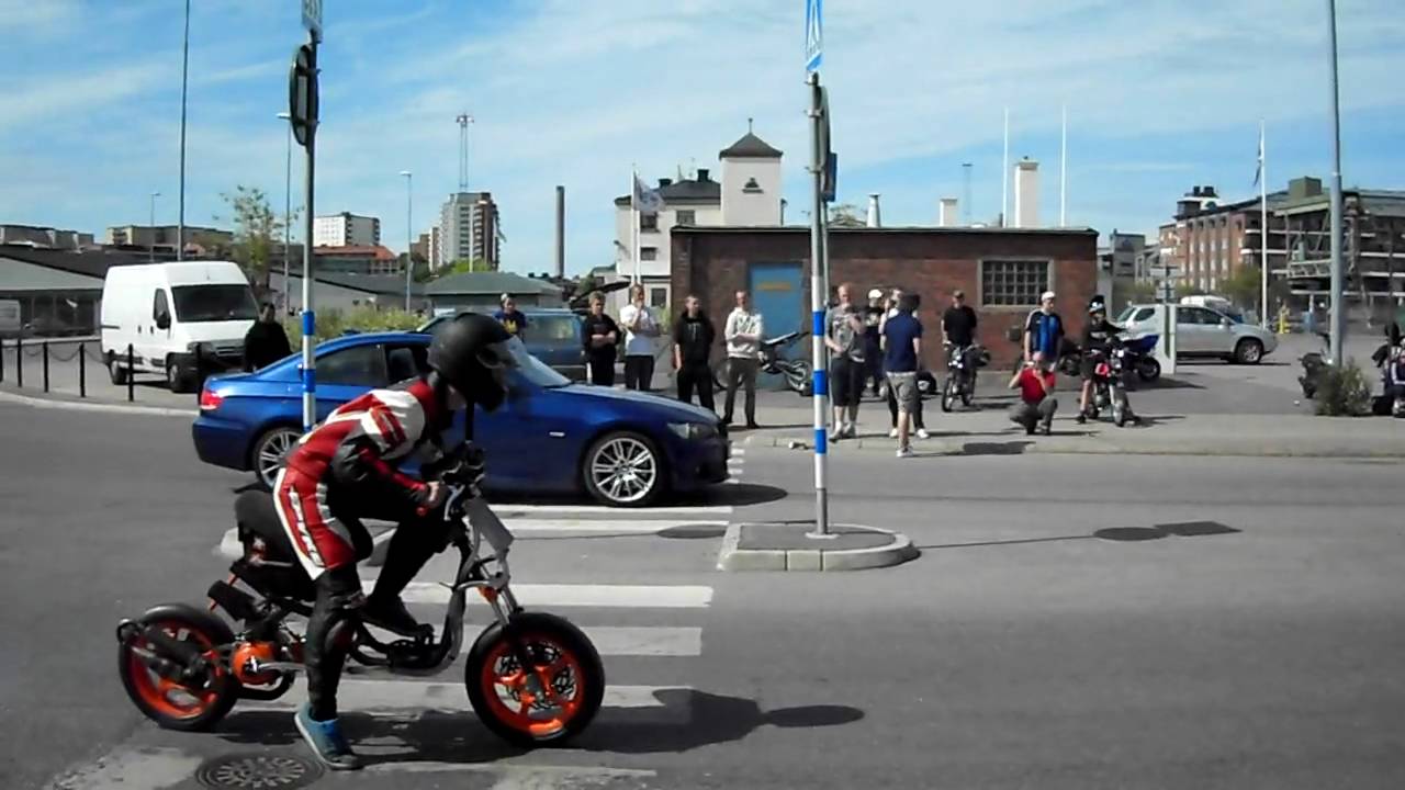 Frihamnen Meet 2010 - BMW vs Hyper Aerox - YouTube
