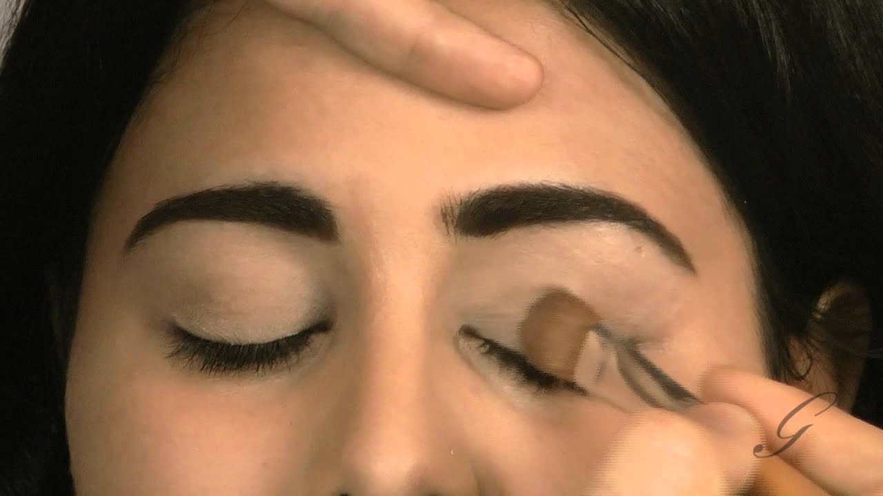 Pin-up Girl Part 5—Powdering Eyeshadow Base: MAKEUP GOURMET TUTORIAL ...