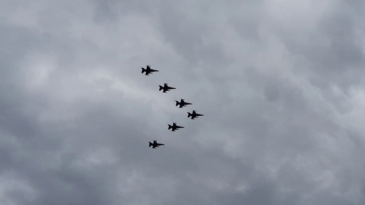 Ljubljana overflight by US millitary jets and Slovenian airforce - YouTube