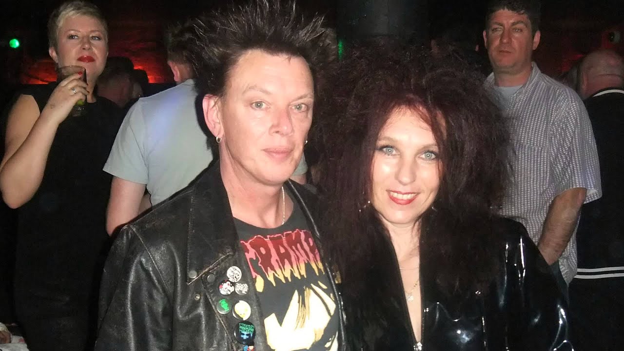 The Pips Crowd - YouTube