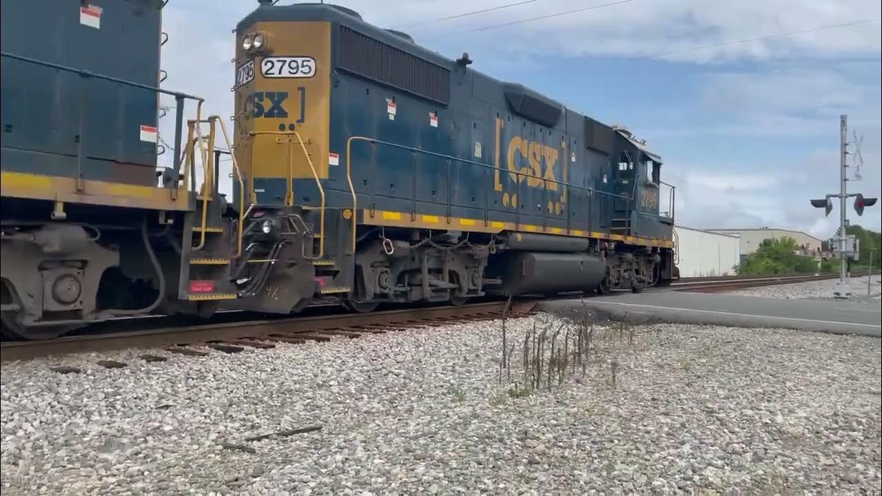 CSX 2720 and 2795 pass lakeside with a short train - YouTube