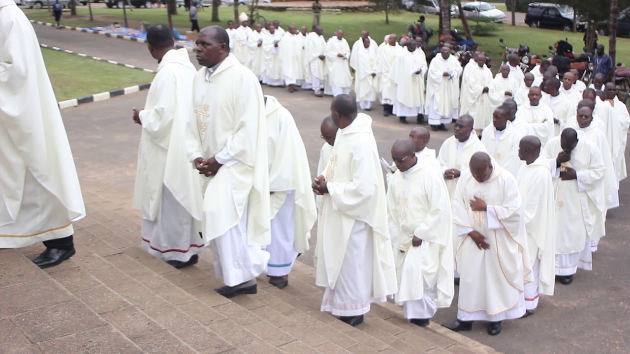 Chrism Mass Procession - YouTube