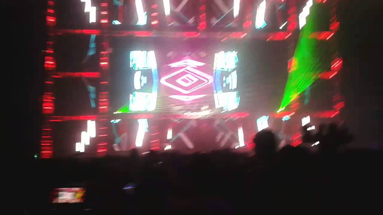 Flashing lights Halfway to EDC Laidback Lke - YouTube