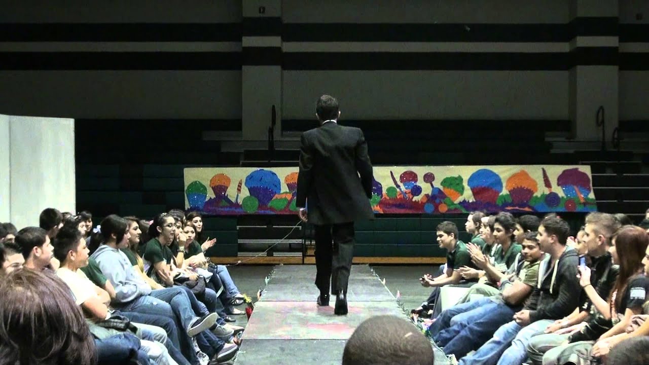 2012 DECA Fashion Show - YouTube
