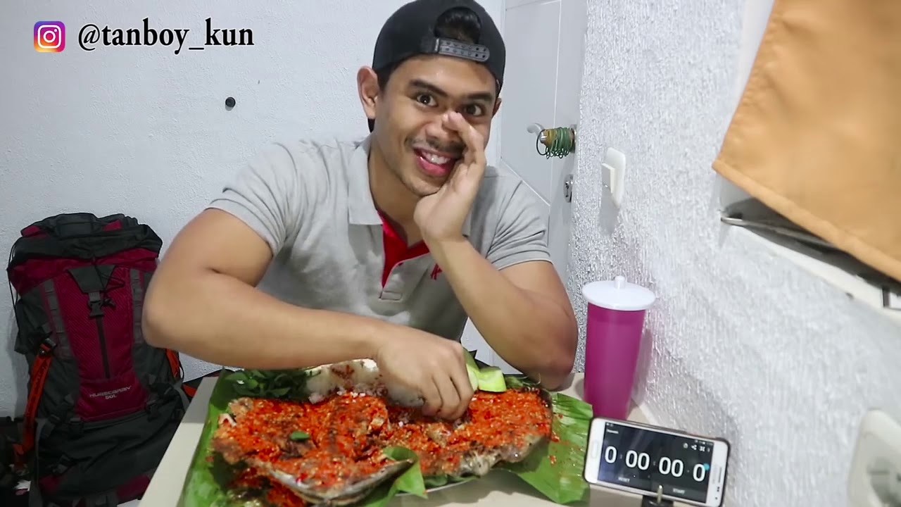 tanboy kun MUKBANG TANBOYKUN 2,6 KG IKAN BAKAR EXTRA PEDAS !!! - YouTube